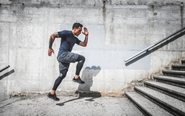 Here's What Bad Running Form Looks Like: 9 Signs To Look For