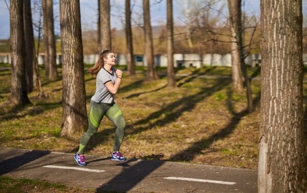 Here's What Bad Running Form Looks Like: 9 Signs To Look For