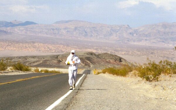 The Badwater 135 Ultramarathon, Explained: The Hottest - And Hardest ...