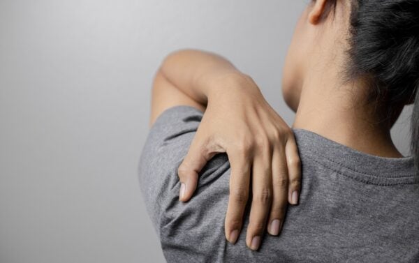 Shoulder Pain When Running: 4 Common Injuries + Prevention Tips
