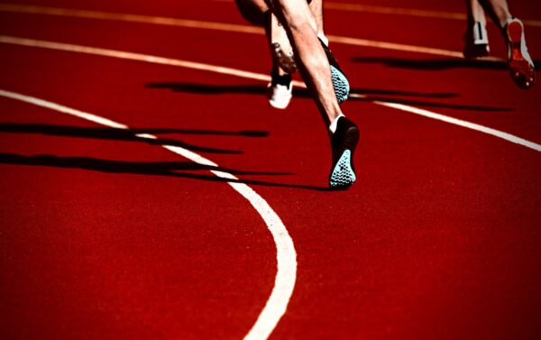 How To Run A 4-Minute Mile: Speed, Strength, + Workouts