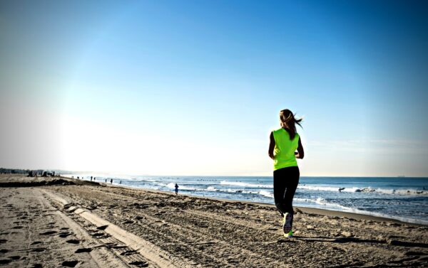 Running On The Beach: Sand Running Benefits + 10 Helpful Tips