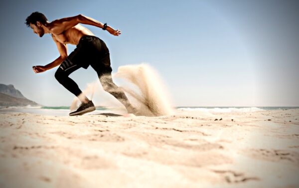 Running On The Beach: Sand Running Benefits + 10 Helpful Tips
