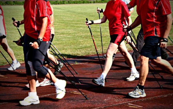 Walking 7 Miles A Day: Benefits, Calories + Tips