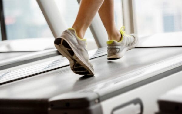 8 Benefits Of Incline Walking + Helpful Tips To Get Started