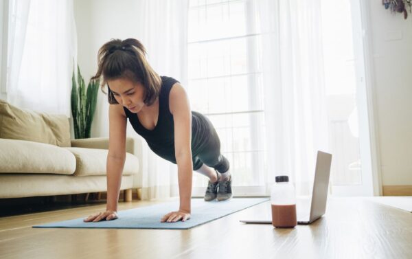 Cardio Workouts At Home: 12 Routines To Burn Calories Without A Gym
