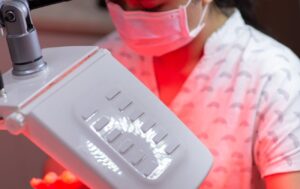 Red Light Therapy For Muscle Recovery: How To + 7 Benefits