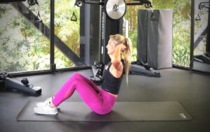 How To Do A Crunch, Explained In Detail + 6 Crunch Variations To Try