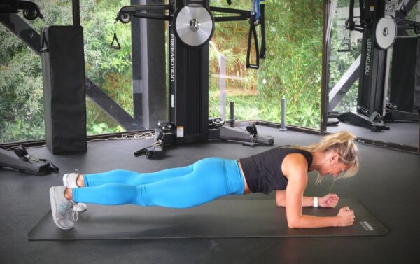 How To Do A Plank, Explained In Detail + 6 Plank Variations To Try