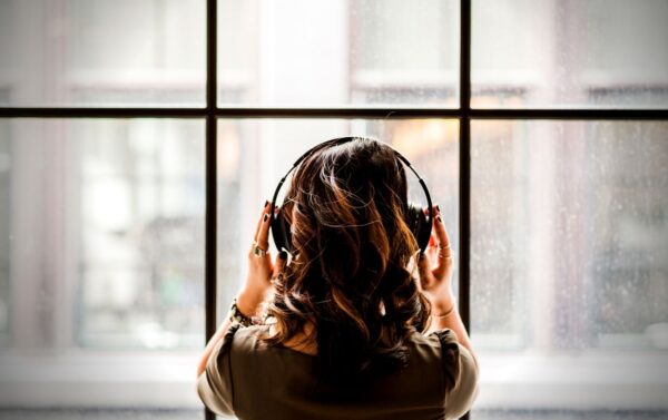 Should I Listen To Music When Running? + 5 Safety Tips