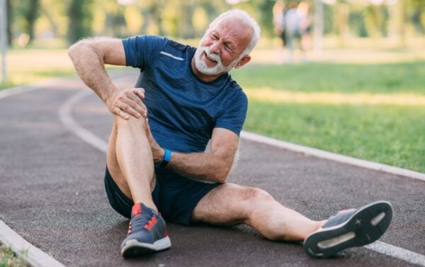 Pain Behind The Knee? 6 Common Causes + Effective Treatments