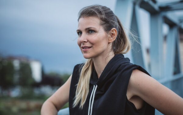 Running Before Bed: 9 Benefits + Safety Tips For Nighttime Running