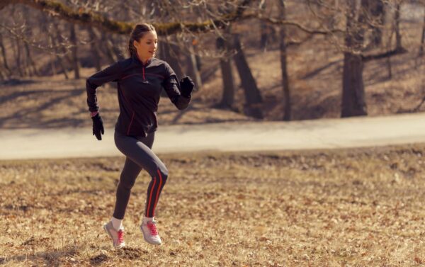 Running On An Empty Stomach: The Pros, Cons, + Health Benefits