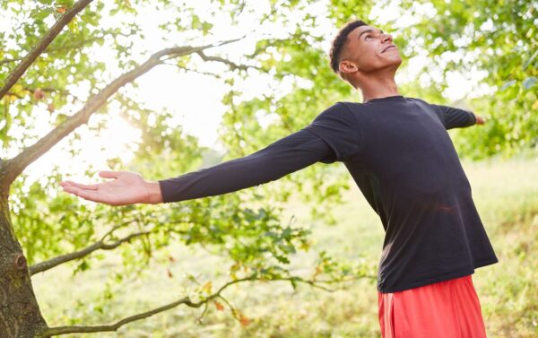 7 Fantastic Upper Body Stretches To Loosen Up Before + After A Workout