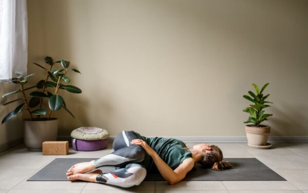 7 Fantastic Upper Body Stretches To Loosen Up Before + After A Workout