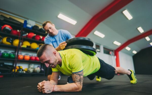 Weighted Planks: How To, Benefits + 7 Tips To Perform A Weighted Plank