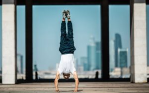 What Muscles Do Handstands Work? + 3 Great Benefits Of Handstands