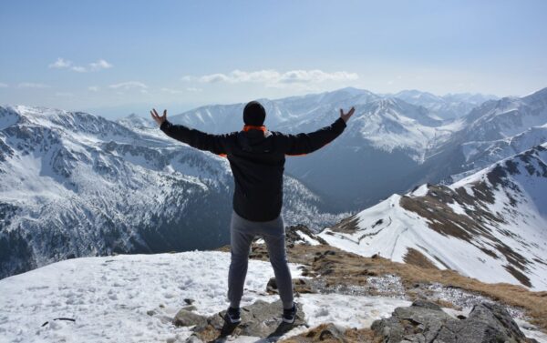 Altitude Acclimatization: The 3 Stages Every Runner Should Know