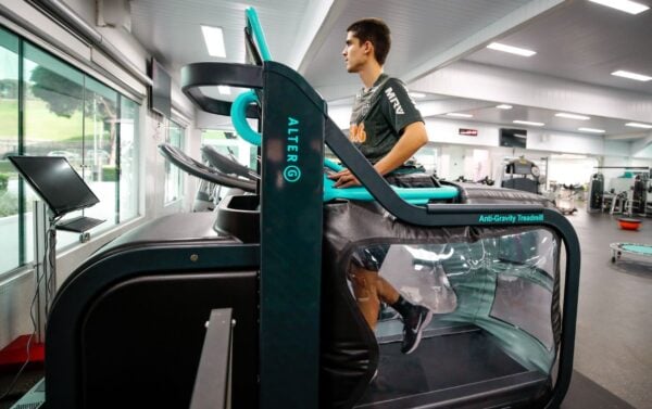 Antigravity Running Guide: What It Is + How It Can Help Injuries