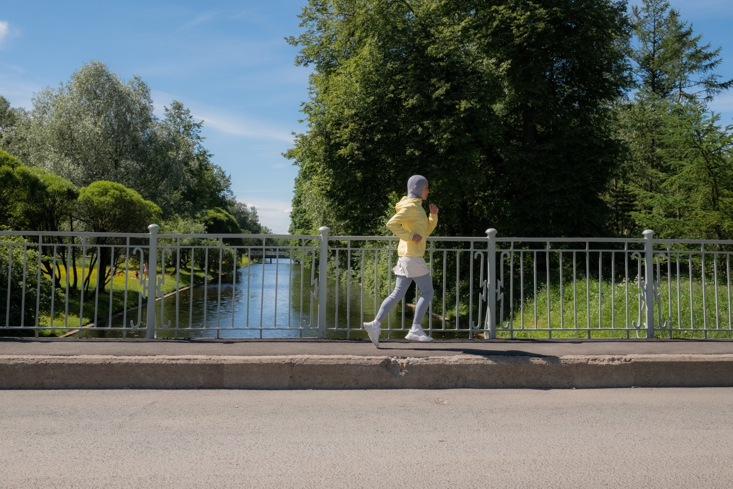 Defiant Running: Unveiled Women Marathoners Spark High-Level ...
